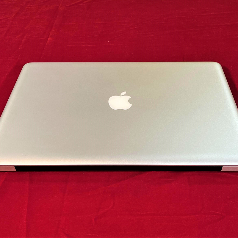 We Sell Computers -APPLE MAC BOOK LAPTOP